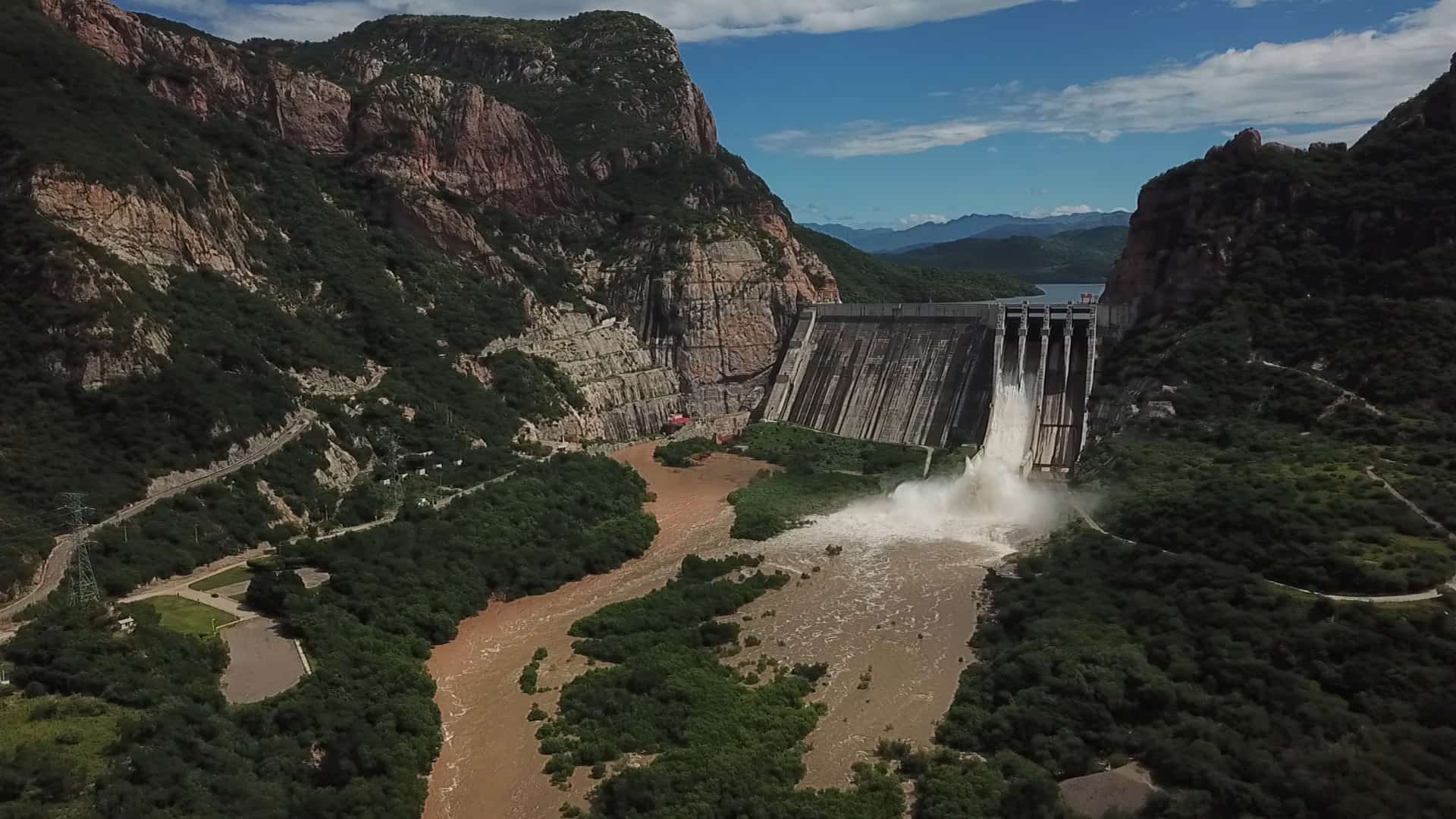 Primer desfogue de la presa Huites un atractivo para choicences